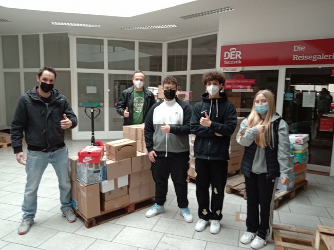 Schüler der Anton-Seitz-Mittelschule sammeln für bedürftige Menschen in der Ukraine