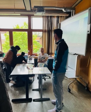 Vielefältige Angebote beim Projekt-Präsentationstag an der Anton-Seitz-Mittelschule